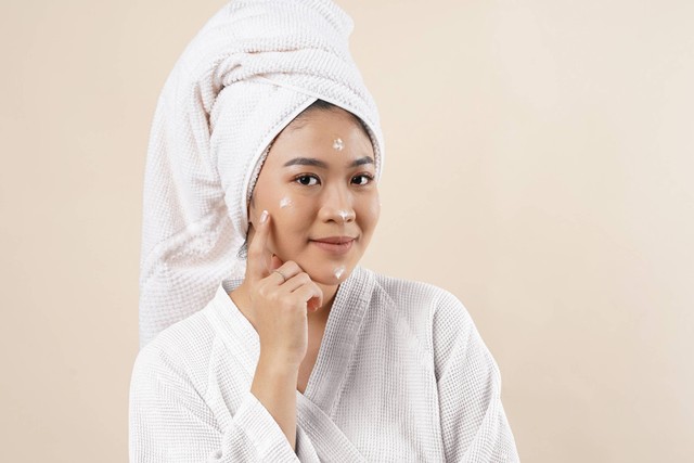 Tips Memakai Sunscreen yang Benar Agar Perlindungannya Maksimal ...