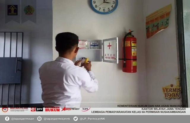 Pemasangan Kotak P3K Pada Blok Hunian Lapas Kelas IIA Permisan ...