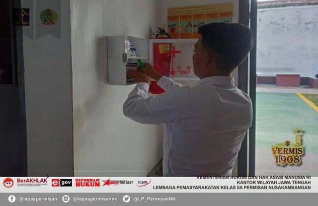 Pemasangan Kotak P3K Pada Blok Hunian Lapas Kelas IIA Permisan ...