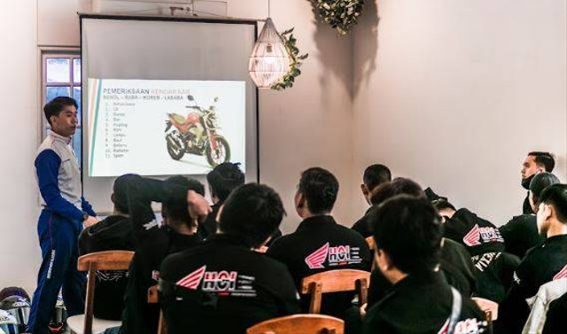 Astra Motor Kalbar Beri Edukasi Safety Riding pada Paguyuban HWBC | kumparan.com