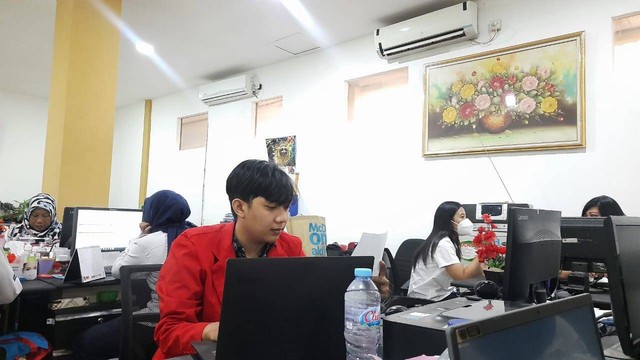 Magang UNTAG Surabaya: Penerapan Penulisan Naskah RRI Surabaya ...