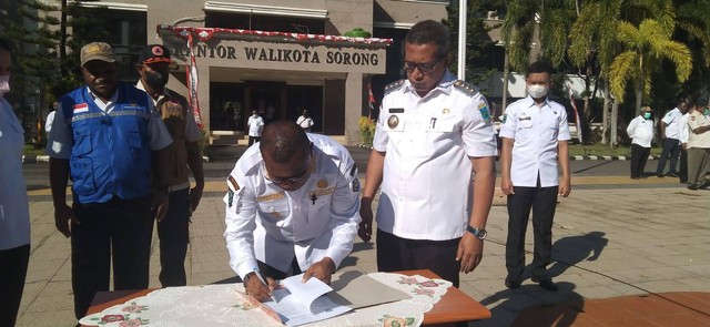 Pj Bupati Sorong dan Pj Wali Kota Sorong Komitmen Berkolaborasi Bangun ... Pj Bupati Sorong dan Pj Wali Kota Sorong Komitmen Berkolaborasi Bangun ...