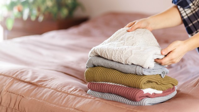 6 Tips Mencuci dan Merawat Pakaian Rajut agar Tidak Cepat Rusak ...