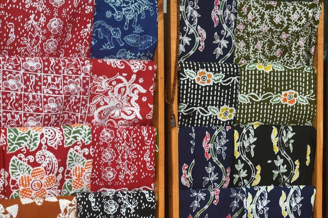 Keunggulan Batik Tulis dibandingkan Batik Cap dan Printing | kumparan.com