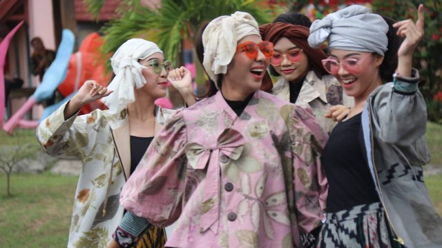 Kreasi Batik Blora Tampil Memukau di 'Fashion Show On The Street' di ...