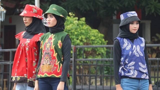 Kreasi Batik Blora Tampil Memukau di 'Fashion Show On The Street' di ...