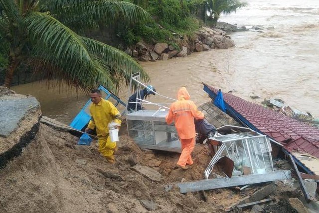 Banjir & Longsor di Aceh Selatan: Ketinggian Air 1 Meter, Rumah Warga ...
