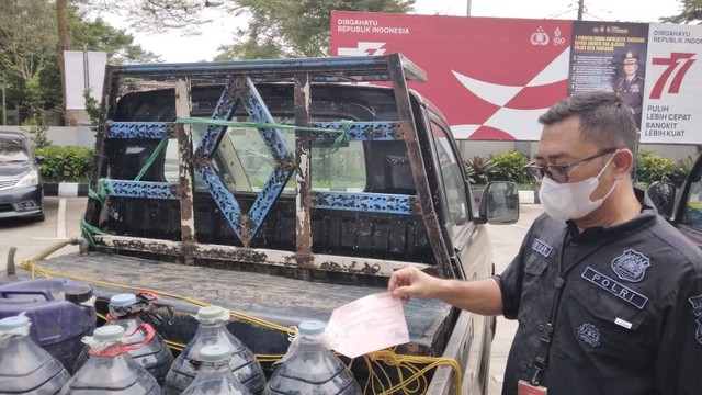 BBM Bersubsidi di Tangerang Ditimbun, Polisi Amankan Ribuan Liter Pertalite | kumparan.com