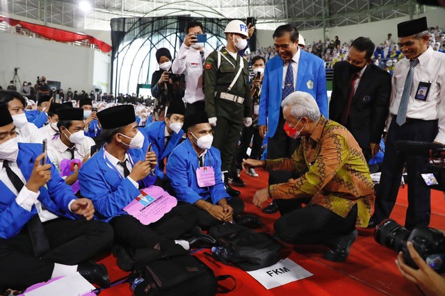 Lewat 1 Student 1 Client, Ganjar Ajak Mahasiswa Ikut Turunkan Stunting ...
