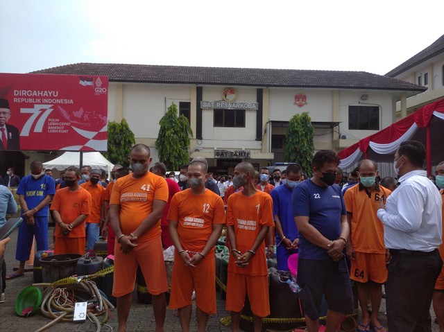 Polisi Jerat 66 Pelaku Penimbun-Pengoplos BBM di Jateng, Rugikan Negara Rp 11 M | kumparan.com