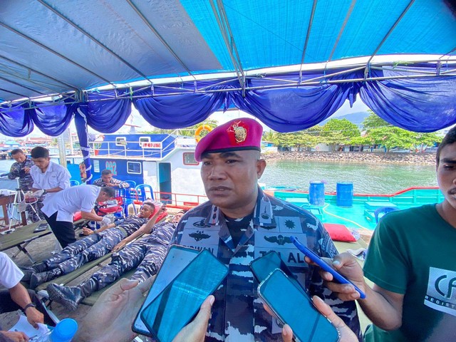 Sambut HUT TNI Angkatan Laut, Lanal Ternate Gelar Bakti Sosial | kumparan.com