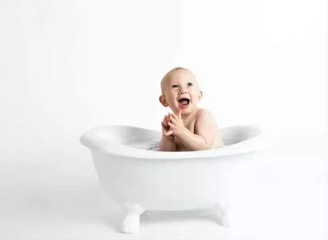 Cara Mengeluarkan Ingus pada Bayi yang Aman Dilakukan | kumparan.com