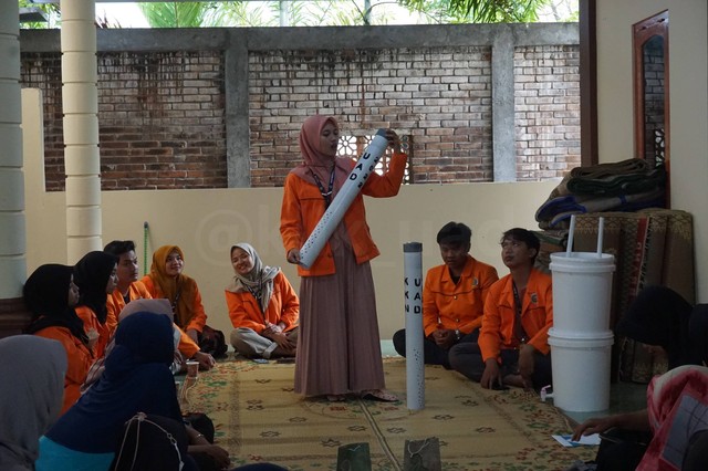 KKN UAD Sosialisasikan Losida dan Ember Tumpuk | kumparan.com