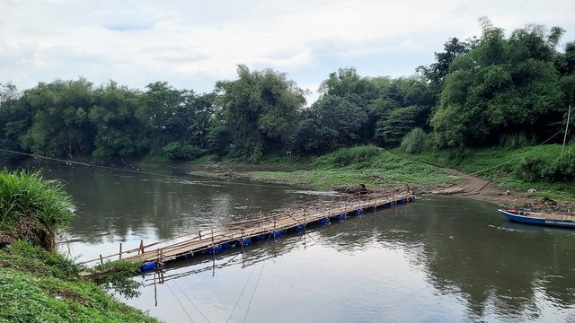 Foto: Jembatan Bambu di Sukoharjo, Dibangun dengan Tangan Warga ...