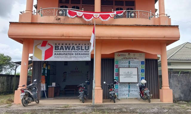 Bawaslu Sekadau Buka Posko Pengaduan, Sudah Terima 2 Aduan Masyarakat | kumparan.com
