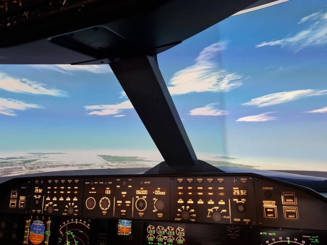 Serunya Jadi Pilot Airbus A380 di Emirates Simulator Dubai Mall ...