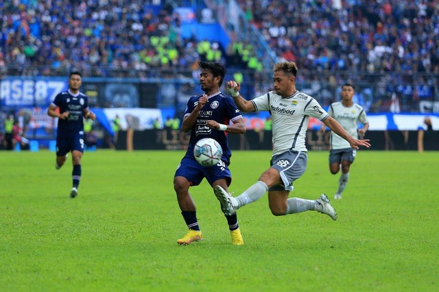 Foto: Arema FC Kena Epic Comeback Persib Bandung | kumparan.com