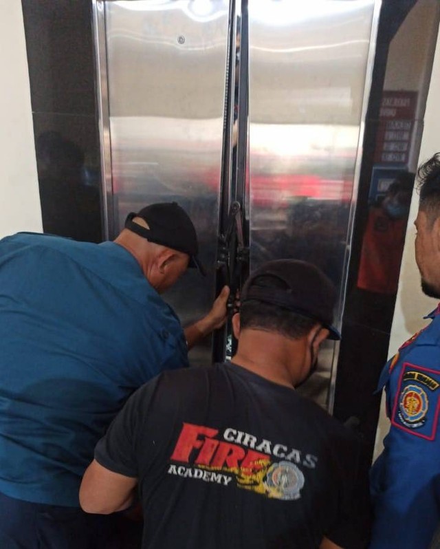 45 Menit Terjebak Lift Macet, Begini Kisah 5 Mahasiswa FKH Unud Bali ...
