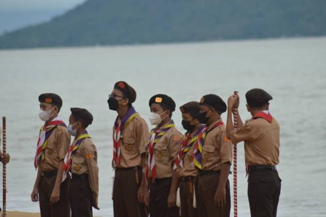 Ukuran Panjang Tongkat Penggalang, Warna, dan Penggunaannya | kumparan.com