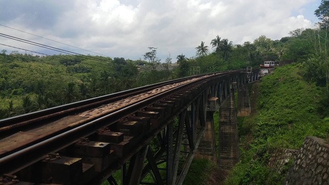 Dibangun Tahun 1960-an, Ini Terowongan Kereta Api Pertama Buatan ...