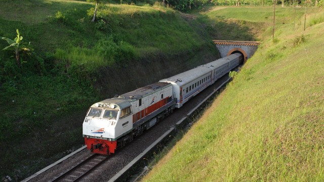 Dibangun Tahun 1960-an, Ini Terowongan Kereta Api Pertama Buatan ...