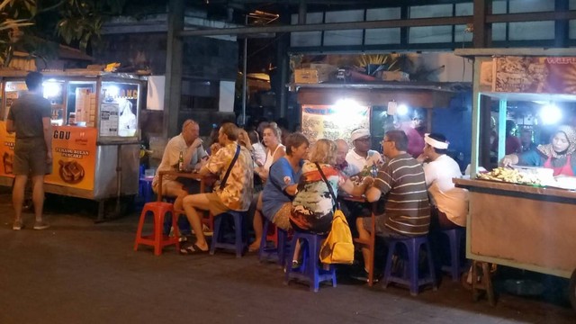 Sensasi Pasar Senggol Sindhu yang Jadi Tempat Nongkrong Bule di Sanur ...
