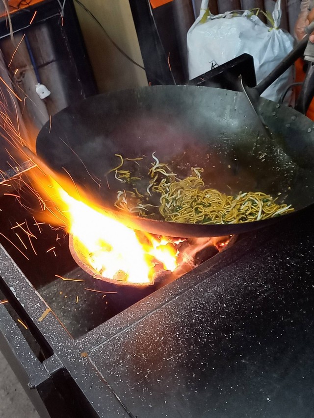 Tiam Mie, Makanan Unik Khas Pontianak dengan Bungkus Daun Simpur Harum ...