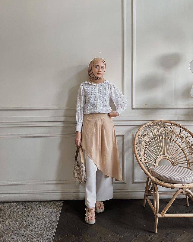 7 Ide Padu Padan Layering Outfit Hijab ala Helmi Nursifah | kumparan.com