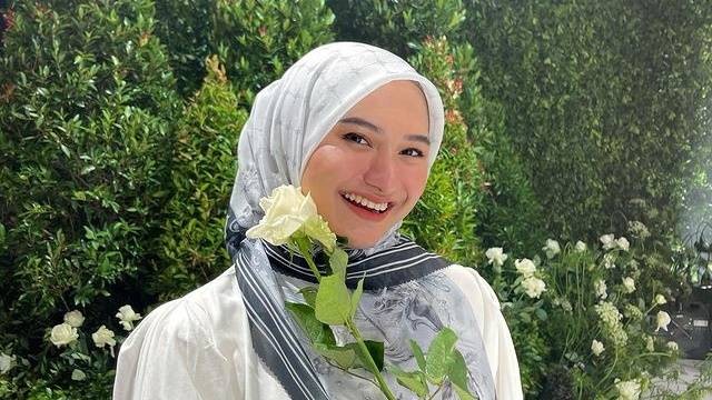 Tampil Modis dengan 5 Style Hijab Chic ala Nadzira Shafa | kumparan.com