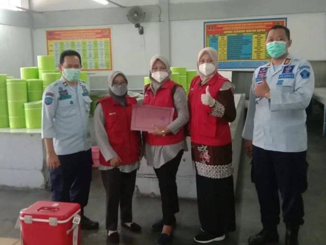 Pemeriksaan Sampel Air Minum Lapas IIA Purwokerto oleh Dinkes Kabupaten Banyumas | kumparan.com