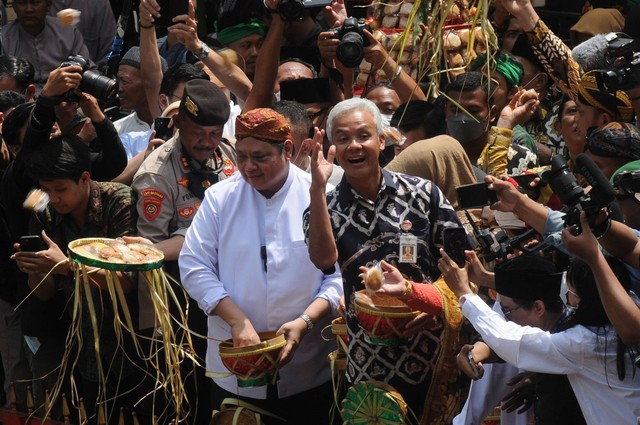 Foto: Melihat Tradisi Sebar Apem Yaa Qowiyyu di Klaten | kumparan.com