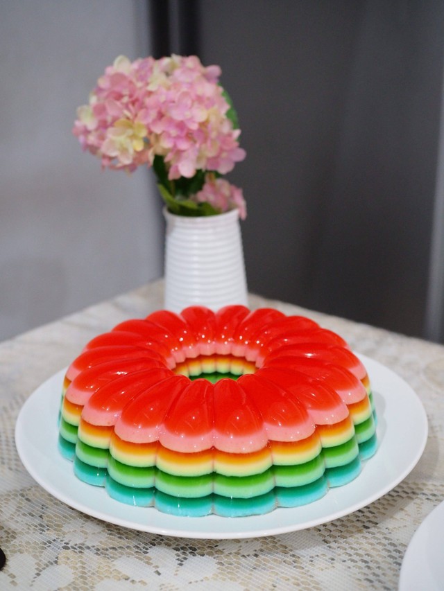 Resep Puding Roti Pelangi untuk Camilan Santai Keluarga | kumparan.com