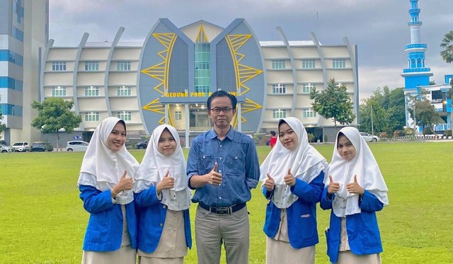 Empat Mahasiswa PGSD UMP Menjadi Presenter di International Conference ...
