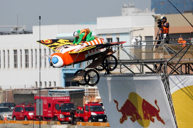 Foto: Kemeriahan Red Bull Flugtag, Kompetisi Pesawat Layang di Taiwan ...