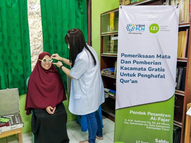 30 Penghafal Quran Periksa Mata Gratis bersama YBM PLN UP3 Samarinda-IZI | kumparan.com