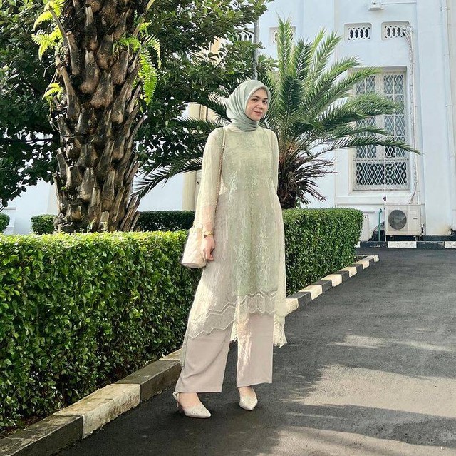 7 Inspirasi OOTD Hijab untuk Kondangan ala Selebgram Alfi Siregar | kumparan.com