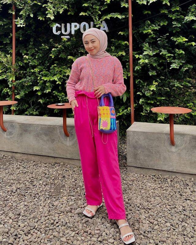 7 Mix and Match Outfit Warna Fuschia yang Buat Penampilan Jadi Lebih ...
