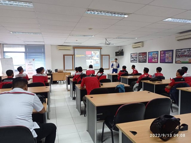 Astra Motor Kalbar Beri Edukasi Safety Riding kepada Karyawan Telkom Akses | kumparan.com