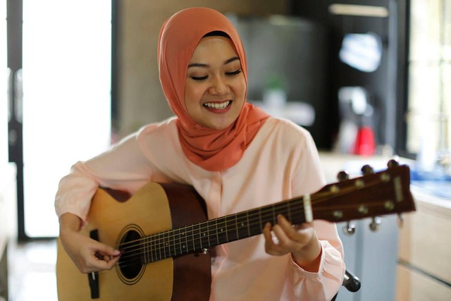 Tips Memilih Gitar Akustik Pertama untuk Pemula | kumparan.com