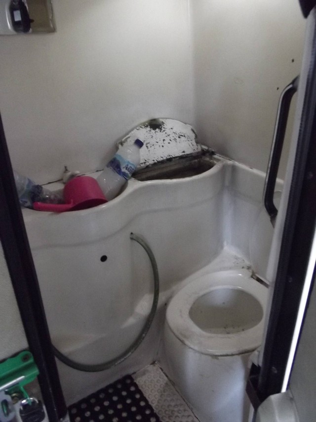 Larangan BAB di Toilet Bus, Ternyata Bukan Menghindari Bau | kumparan.com