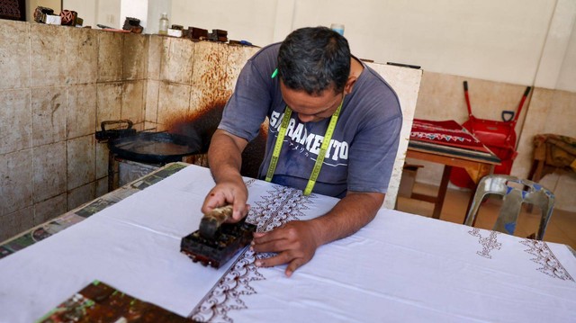 Foto: Melihat Lebih Dekat Proses Pembuatan Batik di Rumoh Batik Aceh ...