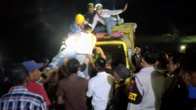 Sopir Truk dan Kernet di Serdang Bedagai Tewas Tersengat Listrik | kumparan.com