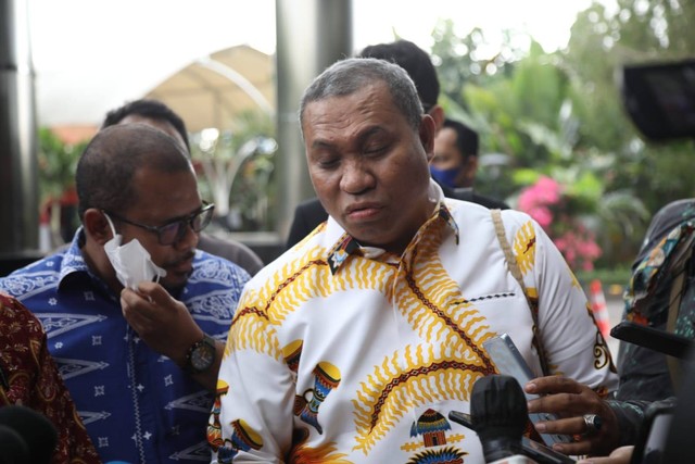 Pengacara Sebut Lukas Enembe Tak Bisa ke KPK: Sakit, Gimana Mau Kasih ... Pengacara Sebut Lukas Enembe Tak Bisa ke KPK: Sakit, Gimana Mau Kasih ...