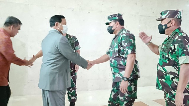 Rapat Komisi I Tertutup, Andika Perkasa dan Dudung Duduk Dipisahkan Prabowo | kumparan.com