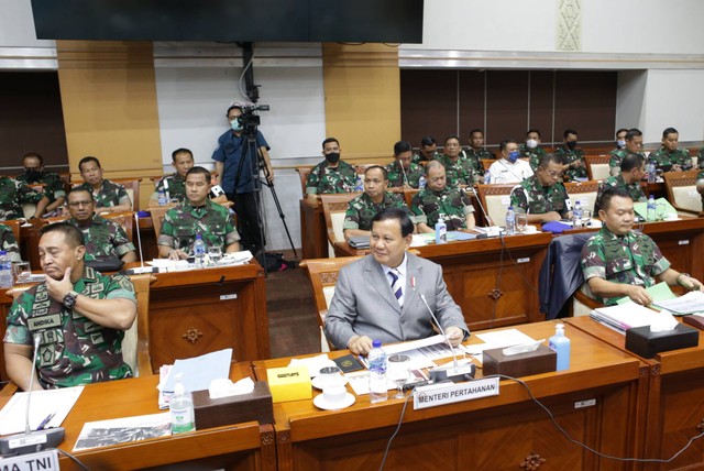 Anggota Komisi I Usai Rapat: Andika-Dudung Baik-baik Saja, I Feel It's Good | kumparan.com