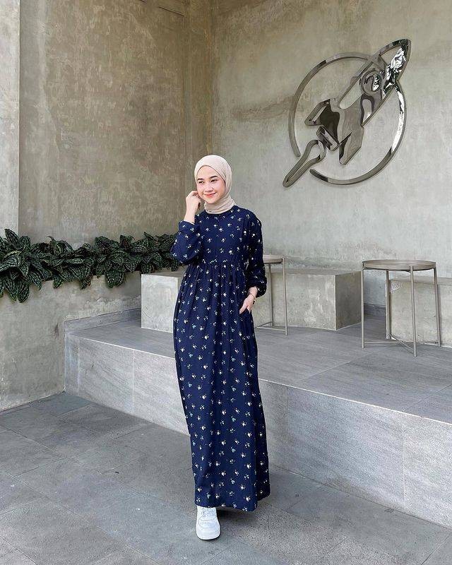 5 Model Dress yang Bisa Jadi Daily Outfit Hijab | kumparan.com