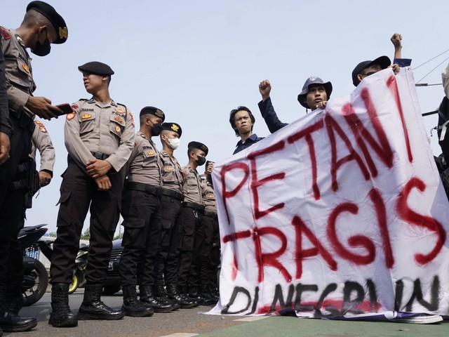 Massa Demo di Depan Gedung DPR Bubar, Lalu Lintas Mulai Lancar ...