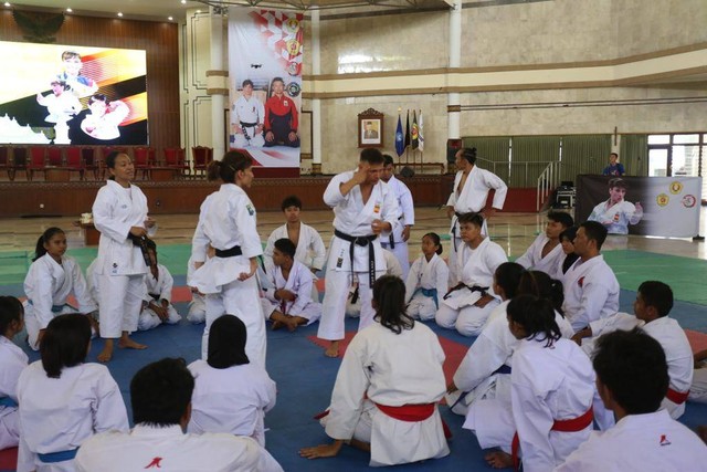 Sandra Sanchez Didik Mahasiswa UPNVY untuk Tanding di Kejuaraan Karate ...