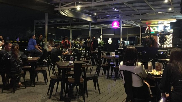 Hotel di Jogja Tawarkan View Skybar dengan Pemandangan Landasan Pacu ...