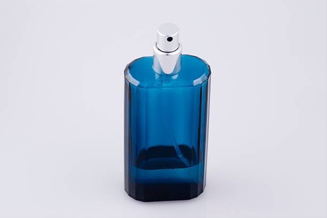 5 Rekomendasi Parfum Remaja Pria dengan Harga Terjangkau! | kumparan.com